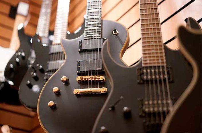 8 Annoying Things About Being a Left Handed Guitarist